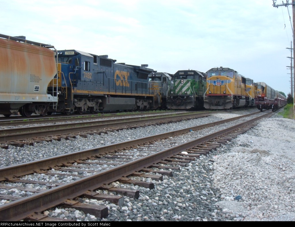CSX 7492, BNSF 7919 & UP 4252